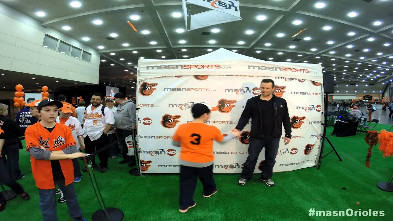 Darren O'Day time lapse photo session with fans at Orioles FanFest 2014 ...