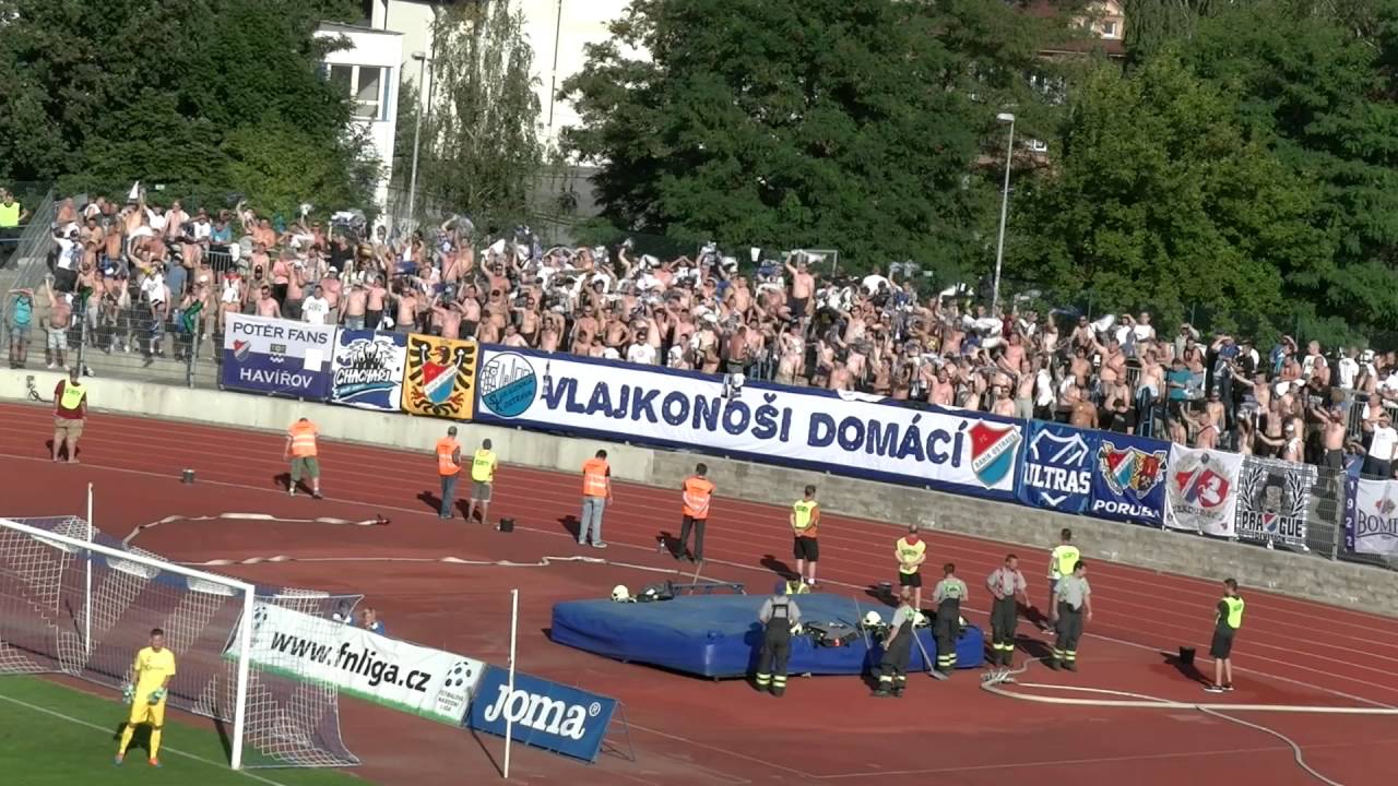 Fans: Ústí - Baník pohledem do sektoru "vlajkonošů domácích". - YouTube