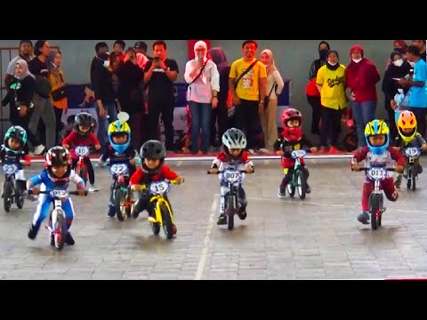 BALITA DI ATAS SEPEDA TANPA PEDAL ❗ LUCU, HEBAT - ANAK KECIL BALAP SEPEDA BMX LUCU