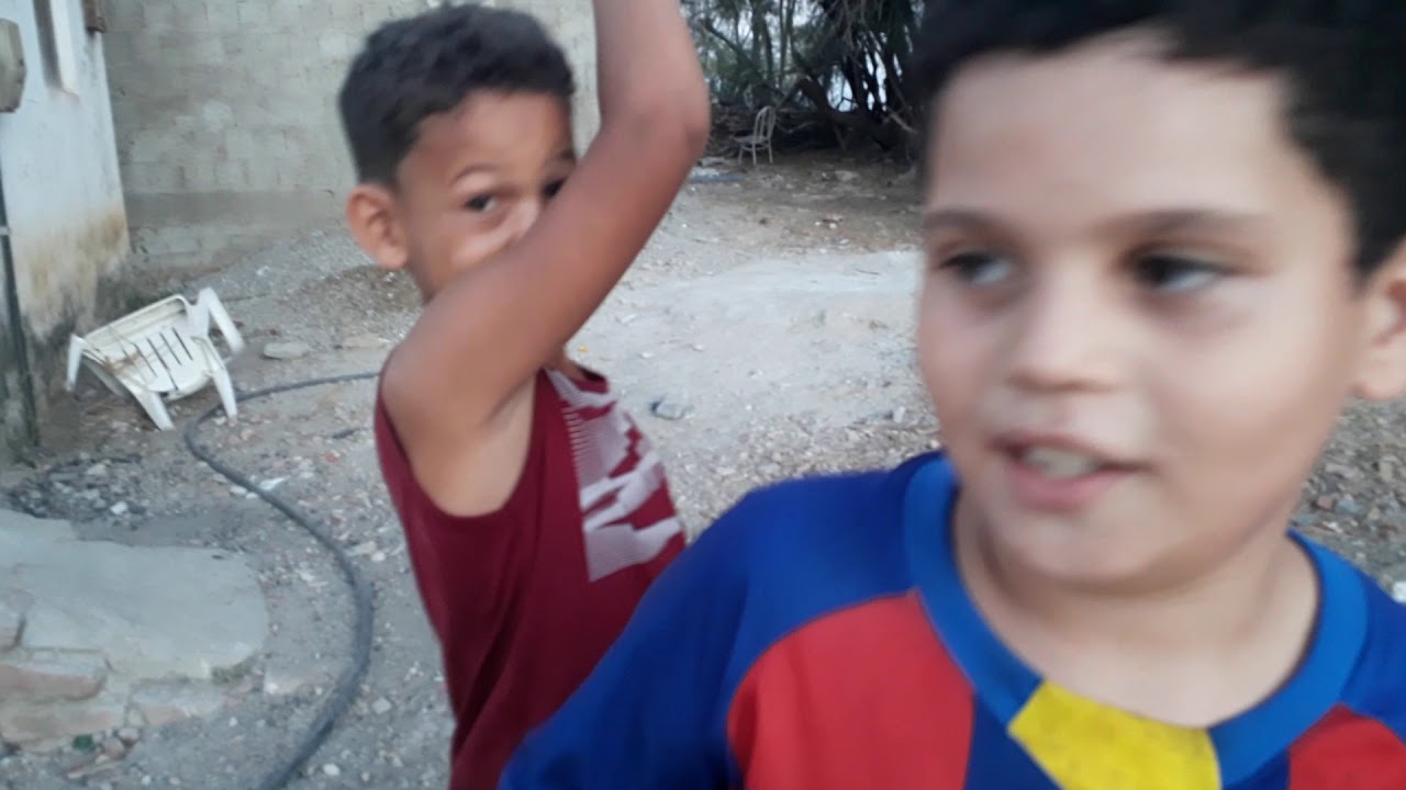 PIQUE ESCONDE COM OS AMIGOS - YouTube