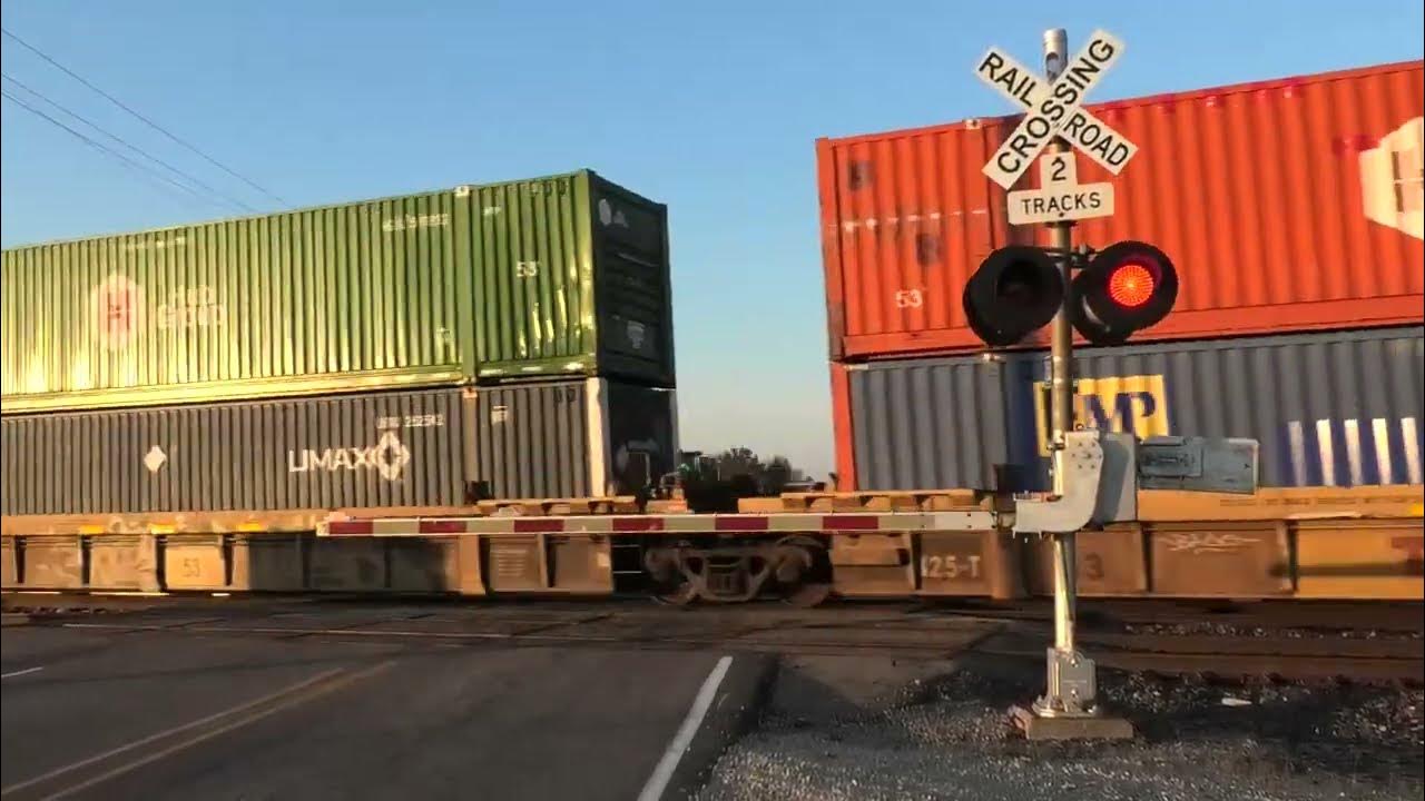 UP 5526 East in Morrison, IL 11/9/22 - YouTube