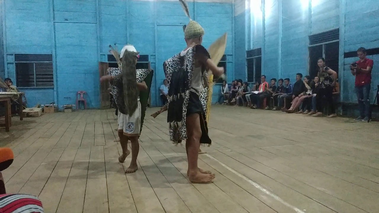 Tarian ajai anak" Dayak kenya - YouTube