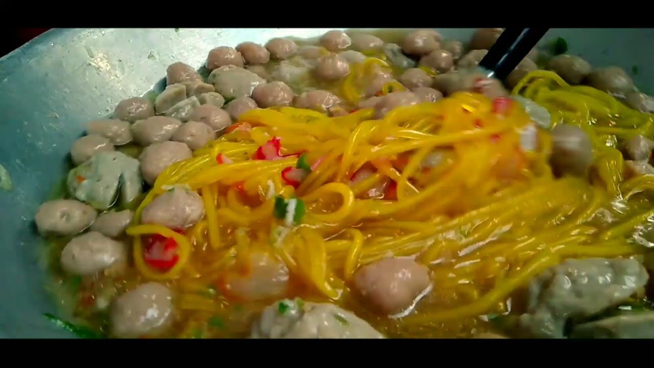 How To Make Seblak With Chef Agand - YouTube