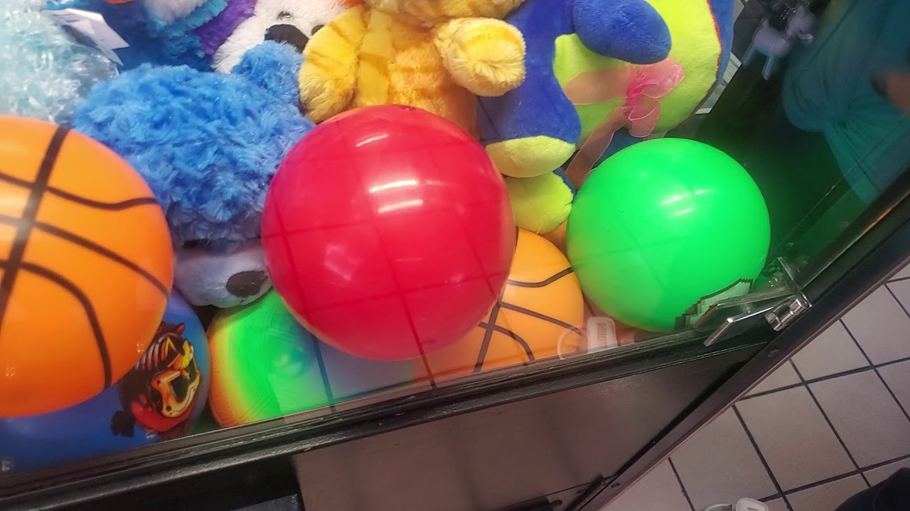 prize time claw machine country boy restaurant - YouTube