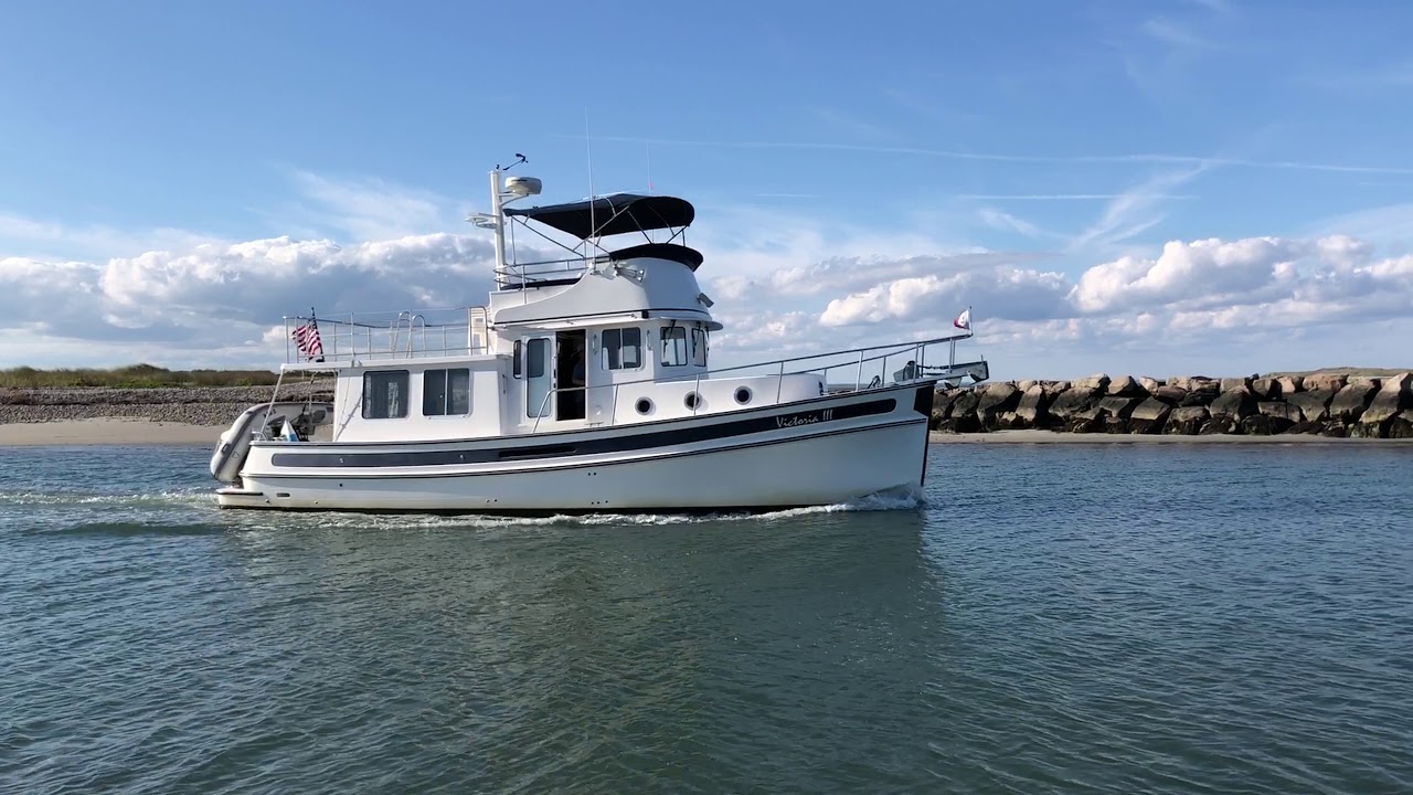 Cuttyhunk - boats in the harbor - YouTube