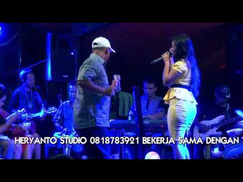 Syakira entertaint dangdut koplo, dua kursi