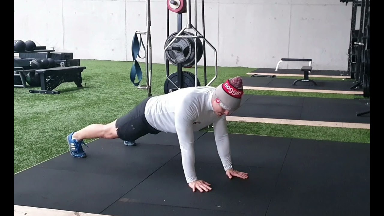 Plank shoulder touches - YouTube
