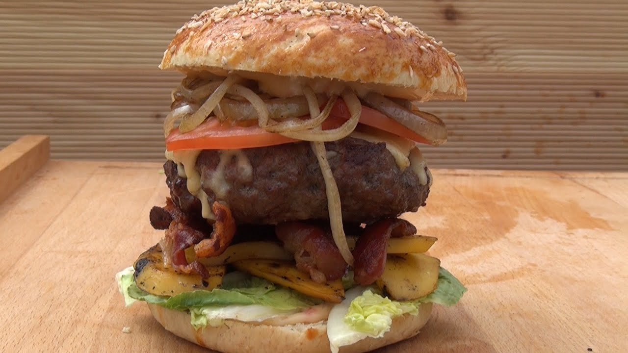Exotic Burger mit flambierter Mango - YouTube