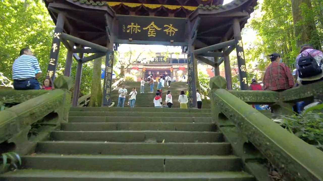 Mount Emei: Fuhu Temple - YouTube