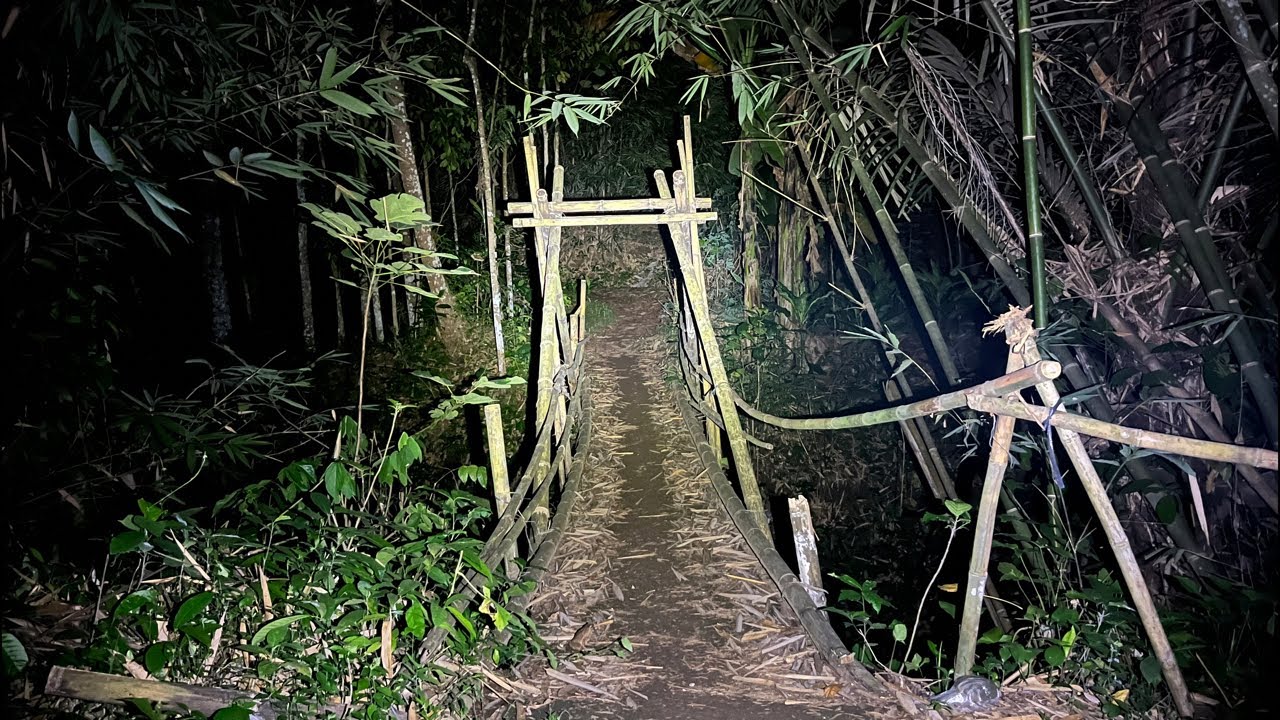 The haunted bridge - Ghost Sightings Live - YouTube