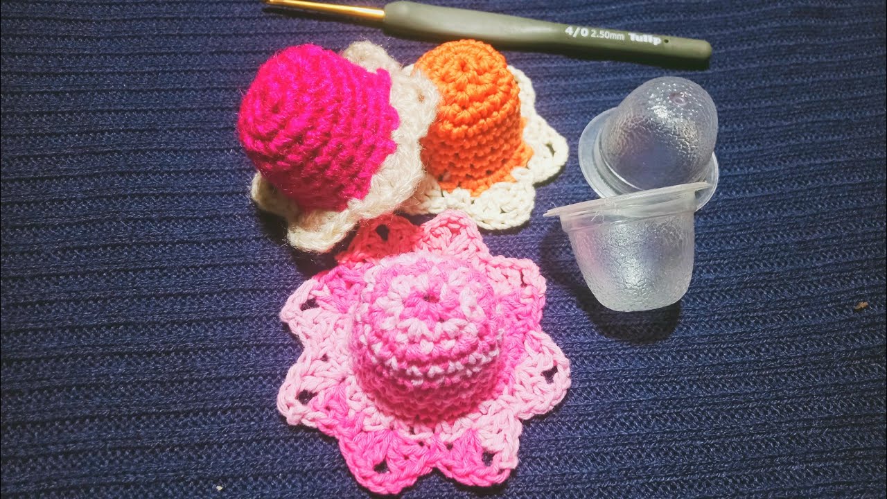 how to crochet mini hat applique for beginners - YouTube