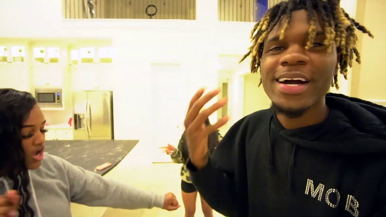 C.A.U.G.H.T IN THE $HOW3R WITH TAE FROM JAZZ & TAE💔 - YouTube