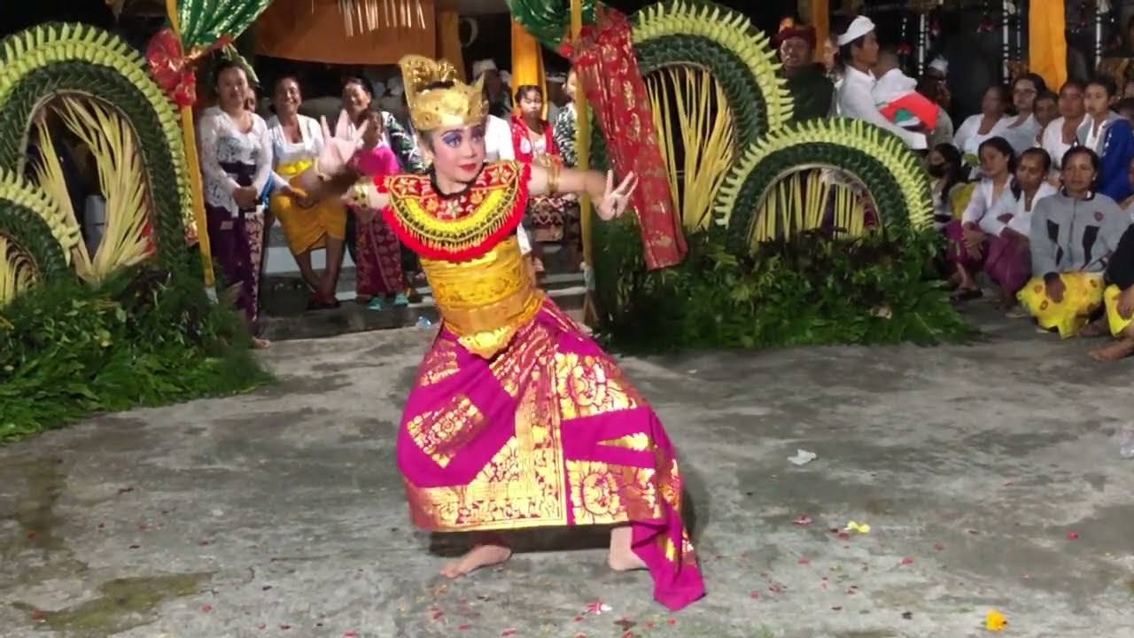 tari margapati asrisriwedari di pura luhur pucak rencani - YouTube