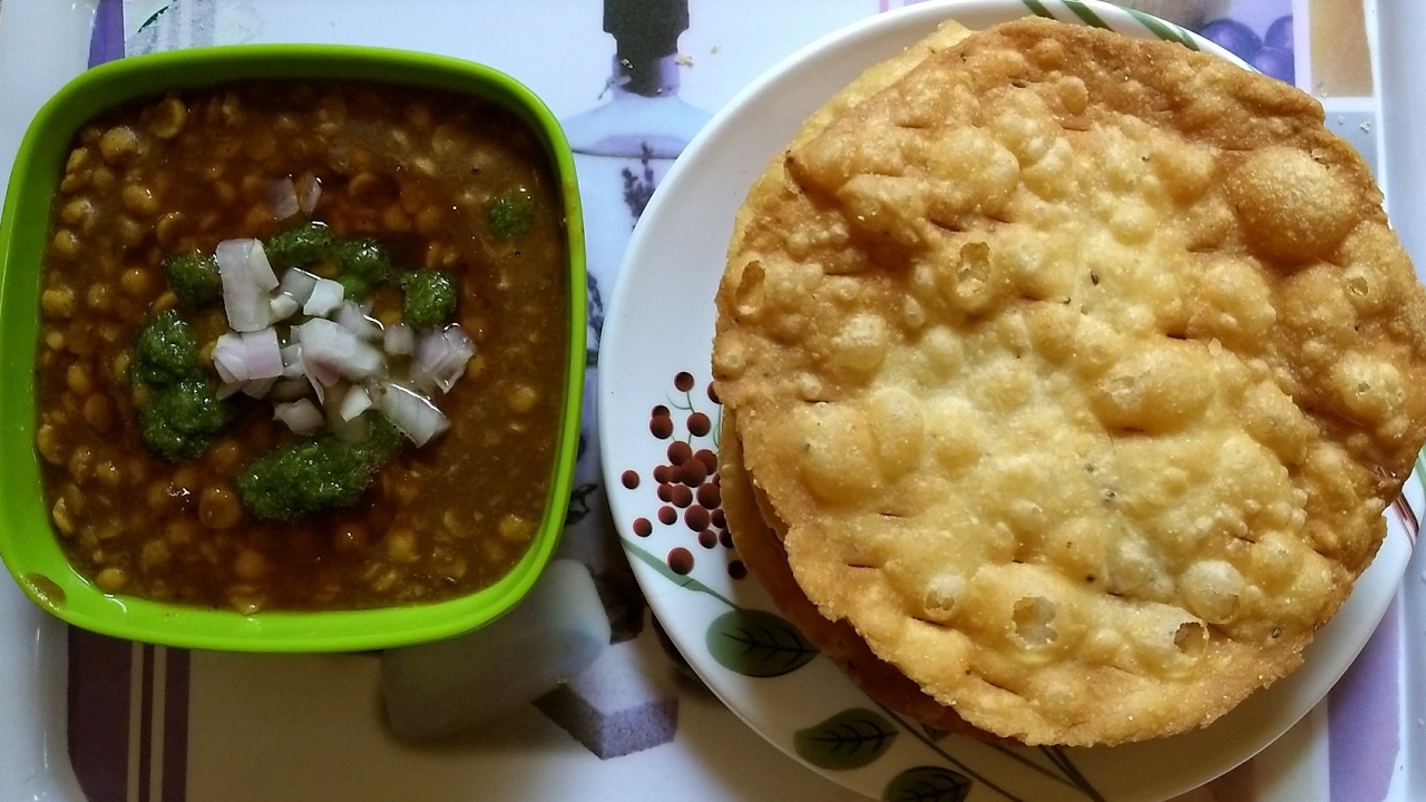 Dal Pakwan recipe. (Sindhi Dal Pakwan breakfast recipe) - YouTube