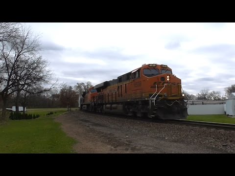 BNSF 6539 Leads a Manifest Freight - Colona, IL - 12/4/16 - YouTube