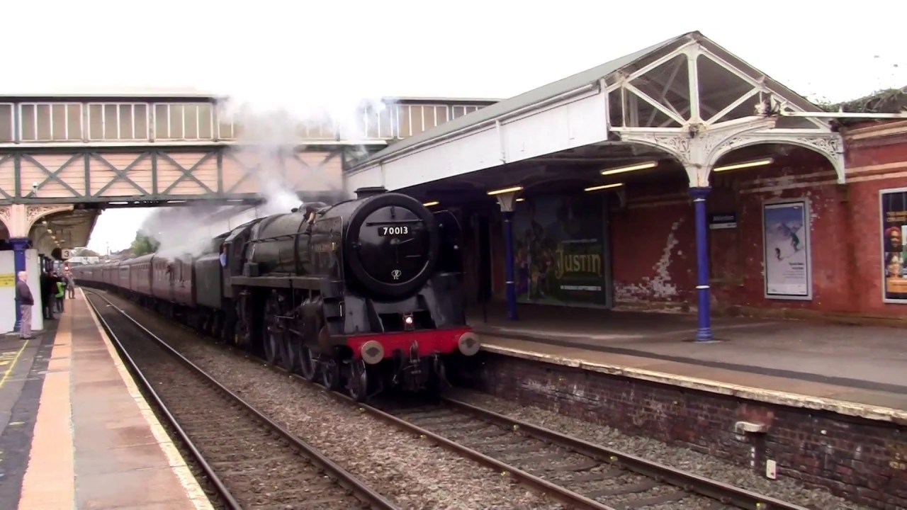 BR 7MT Britannia 70013 'Oliver Cromwell' at Altrincham Railway Station ...