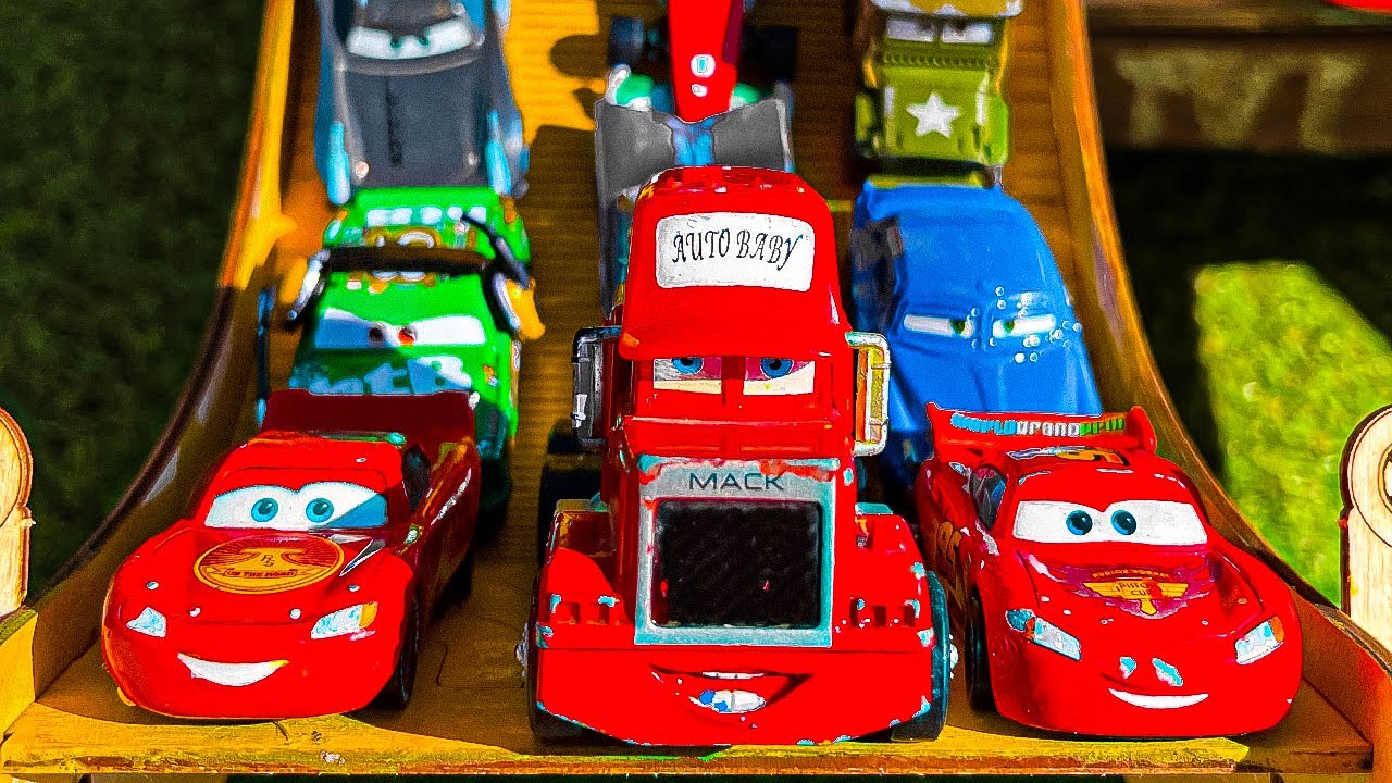 Disney Pixar Cars falling into deep pool, Lightning McQueen, Tow Mater ...
