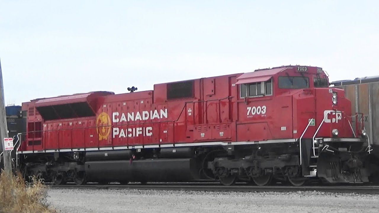 CEFX 1030 & CP 7003- SD70ACu, Davenport, IA, 11/26/19 - YouTube