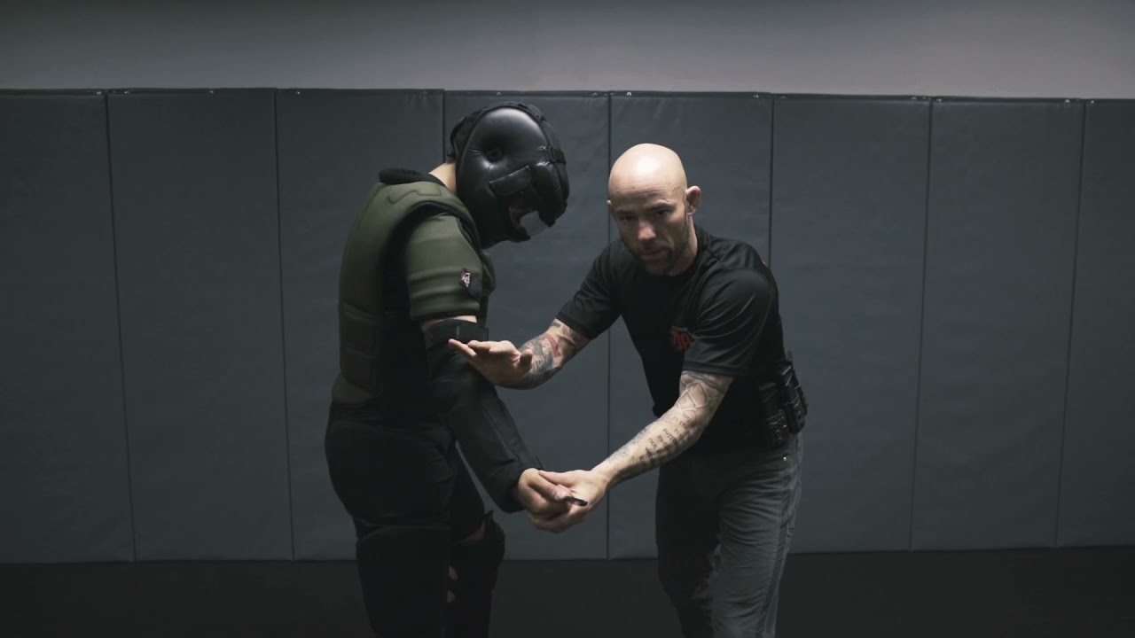 BLADE ATTACK defence for police officers - YouTube