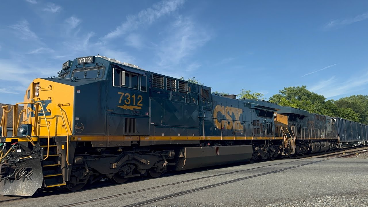 CSX 7312 CM44AH leads CSX M301 through South Plainfield NJ with ...