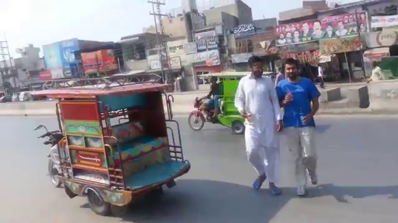Life in Pakistan - Crossing The Main Road on Multan Road, Lahore - 24 ...