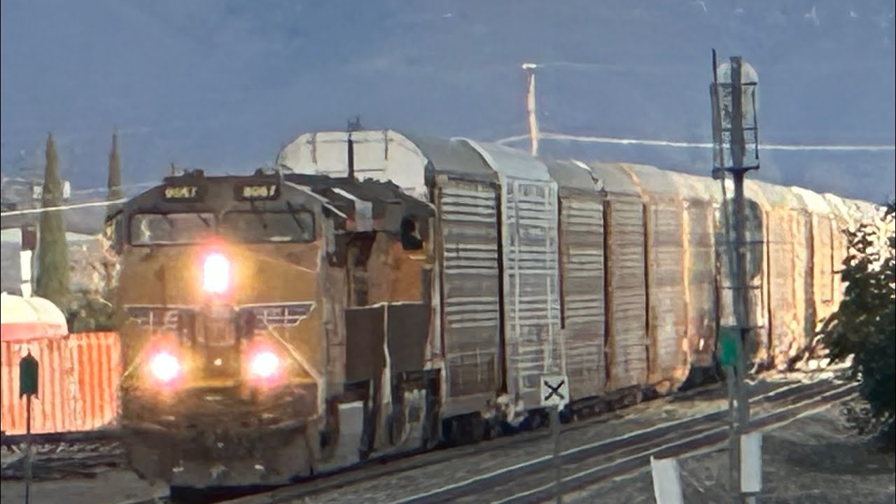 Up autorack train 10/22/23 - YouTube