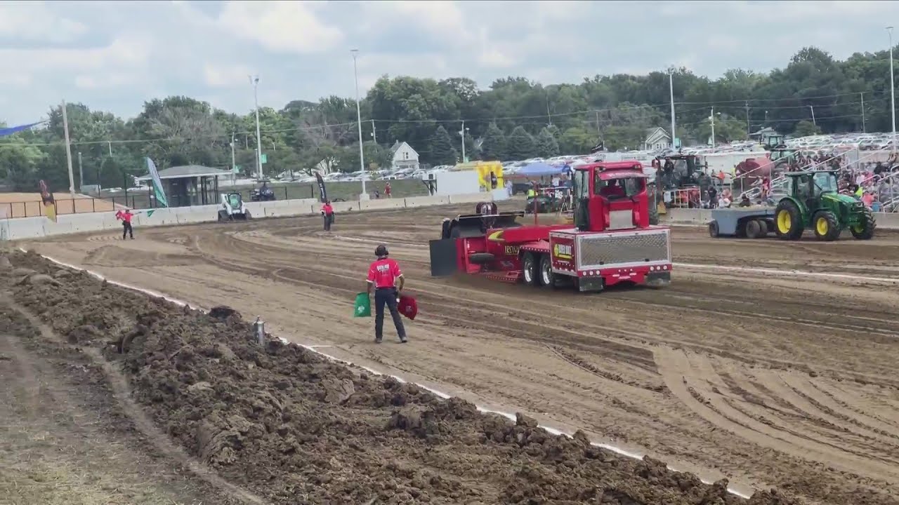 Tractor Pull Dominates Day 6 of the Iowa State Fair - YouTube