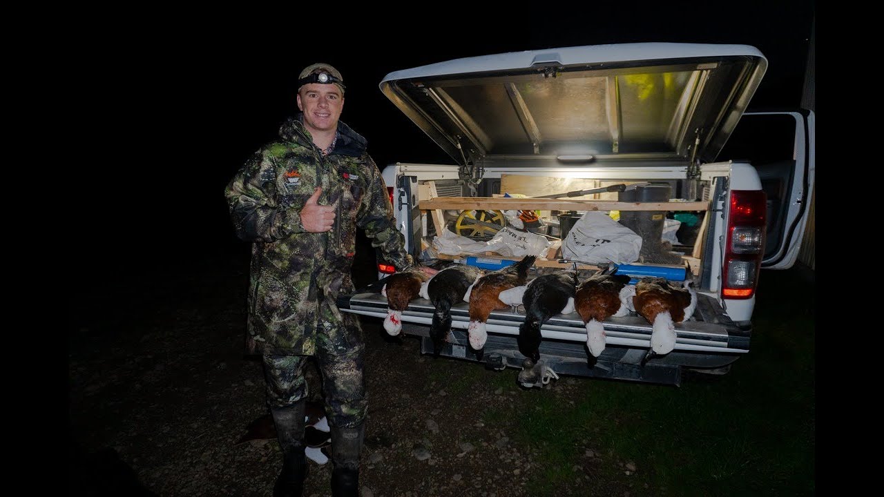 Paradise Duck Hunting || Pimp My Rifle - Bush Bloke - YouTube