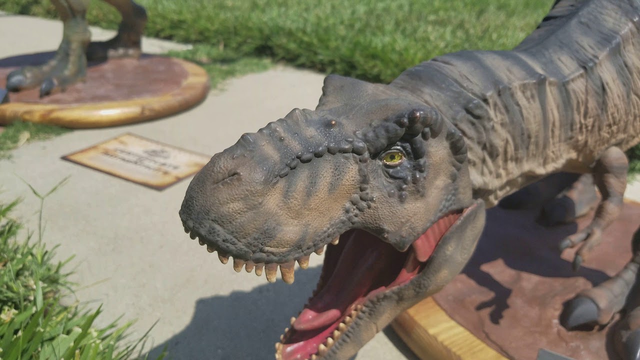 Jurassic repaints jurassic park 25th anniversary super colossal trex ...