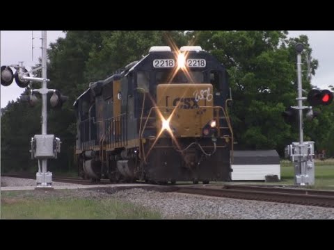 CSX RD SLUG 2218 leads CSX L228-29 South back to Milan! - YouTube