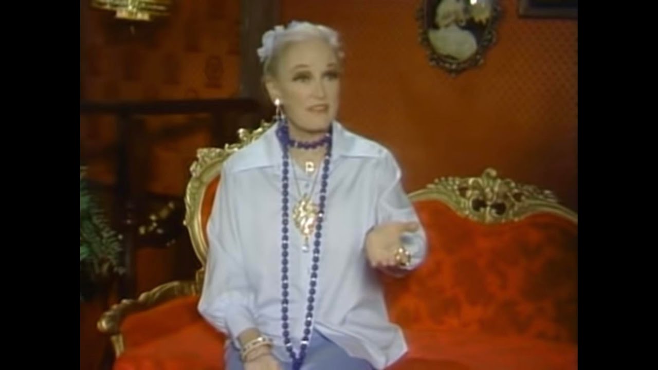 Phyllis Diller on her early days as a comic. - YouTube