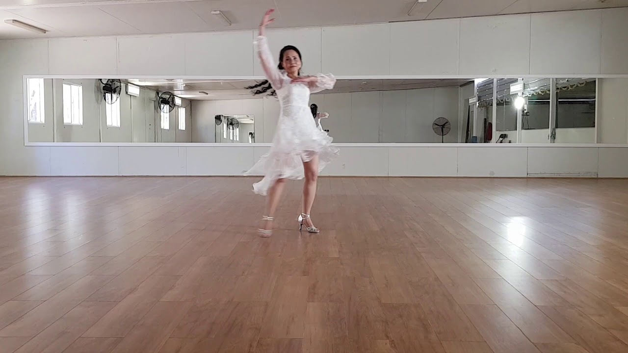 Perfect Line dance. Cho: Alison Johnstone (Nuline) & Joshua Talbot (Aus ...