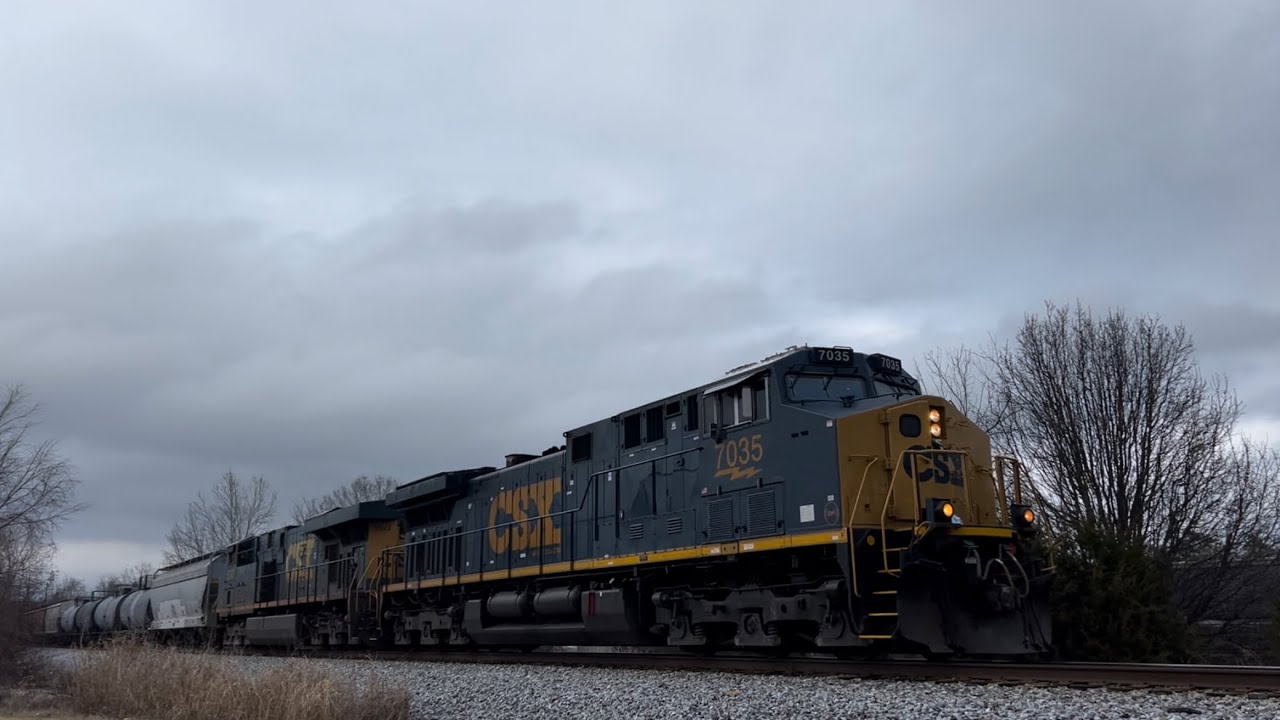 CSX CM44AC 7035 w/ Horrible K5LA Leads Manifest M585-08 on 1/8/23 - YouTube