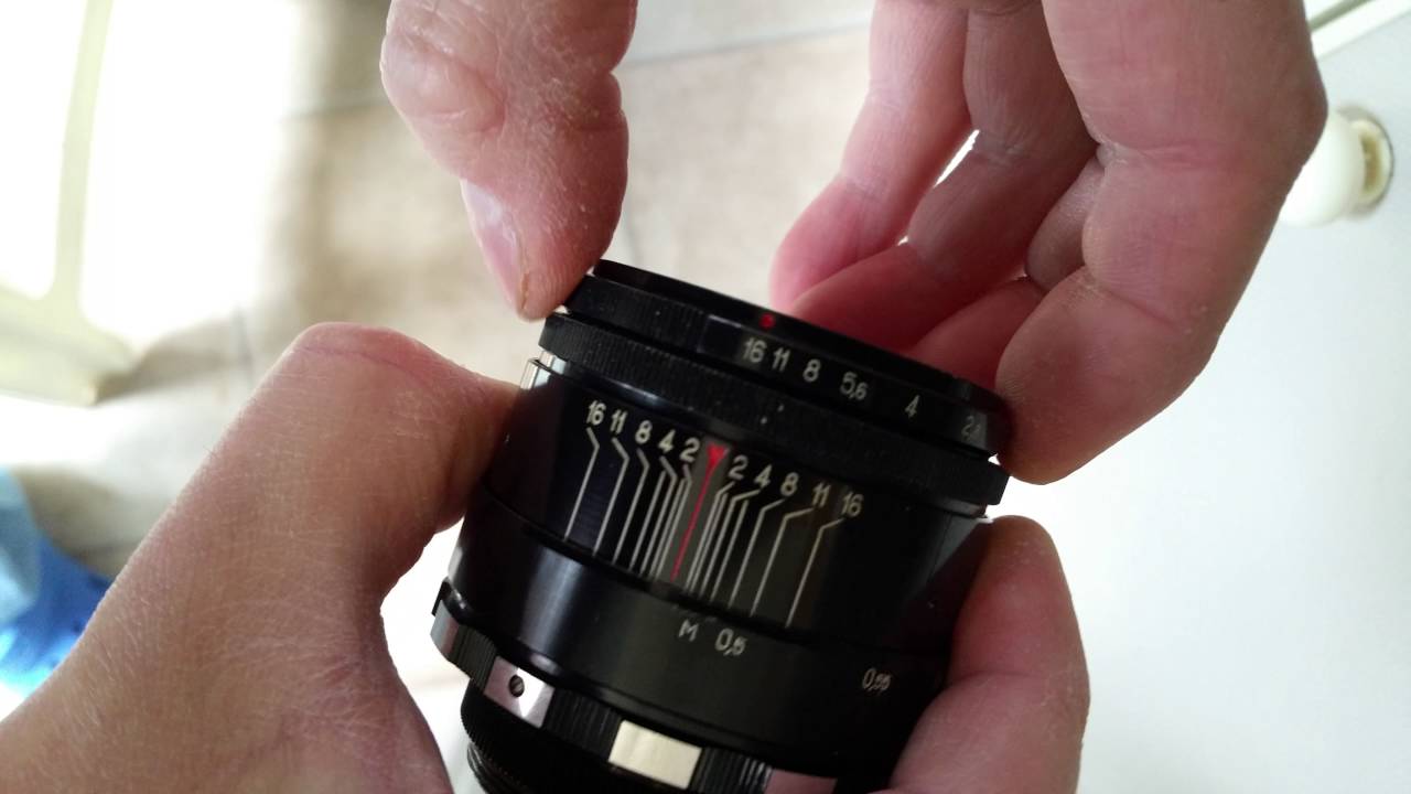 Operating the Aperture dial and wheel on the Helios 44-2 - YouTube