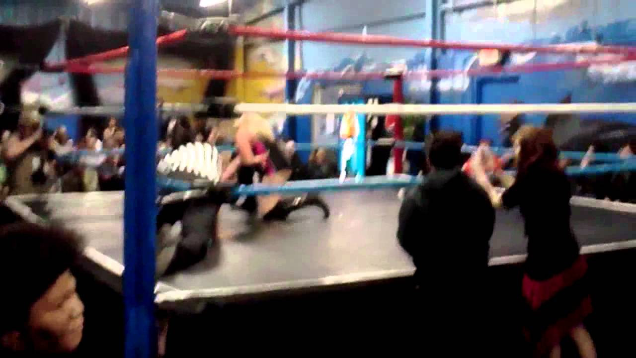 PWAS Detroit: ThunderKitty vs. Randi West - YouTube