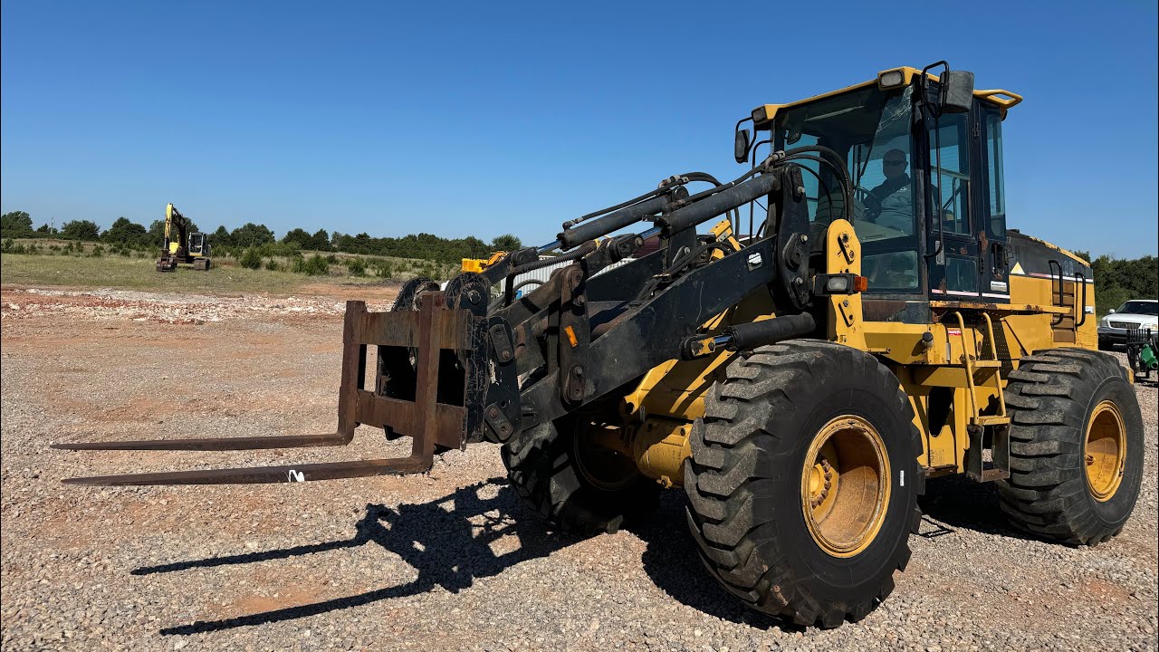 Cat IT 28 G Tool Carrier - Front Loader : How To Operate Hydraulic ...
