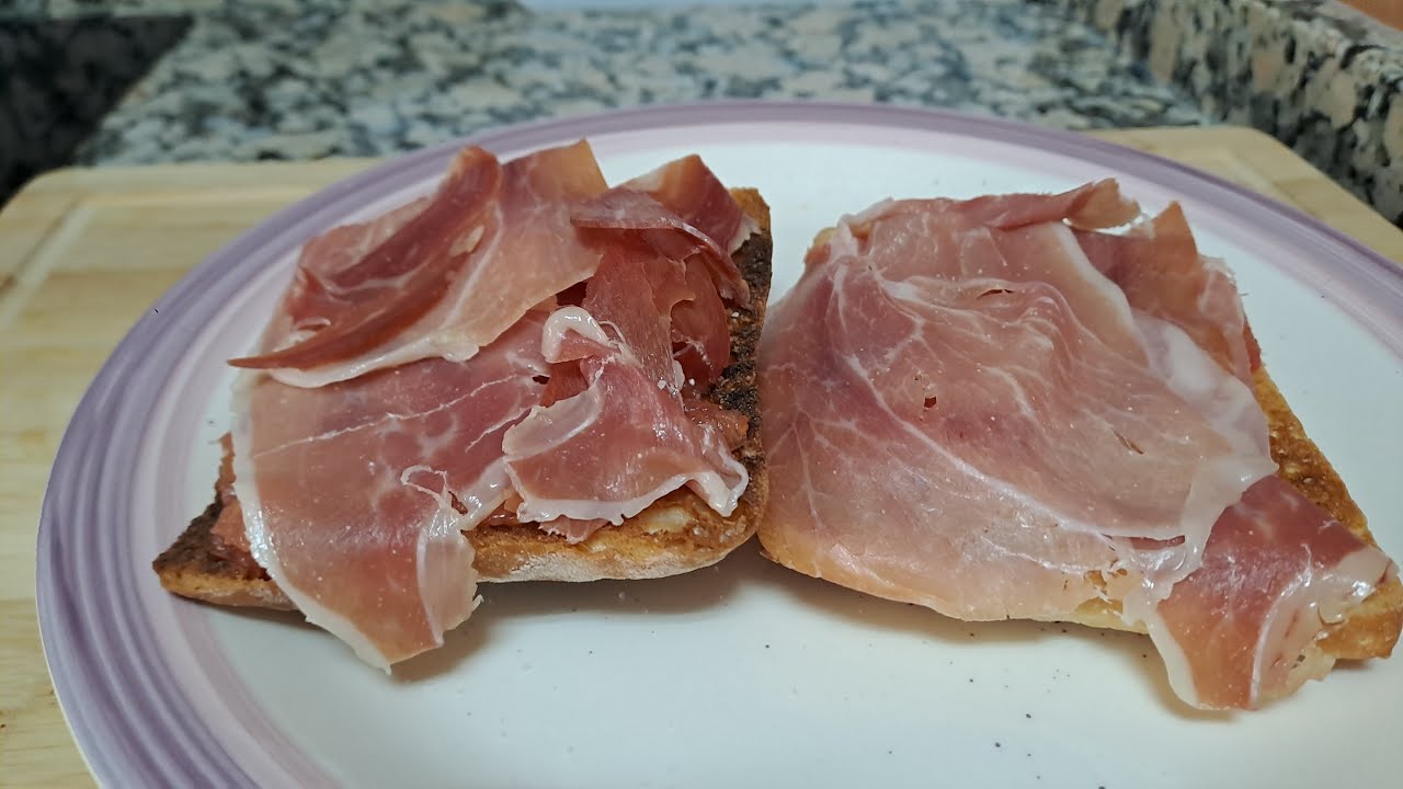 Desayuno suspiros de España: Pan con tomate y jamón serrano - YouTube