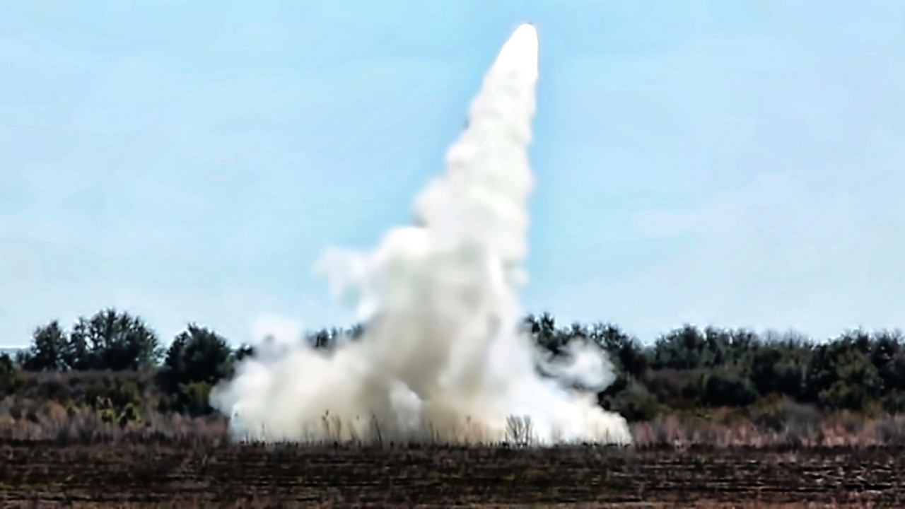 Most Deadly Ground Fired Rocket Artillery • HIMARS - YouTube
