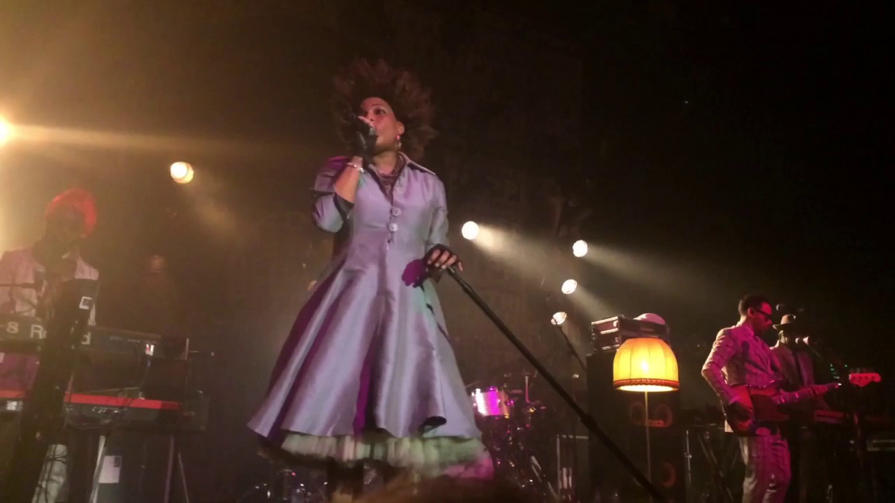 Macy Gray Live at la Cigale, Paris 30-03-2K17 #2 - YouTube