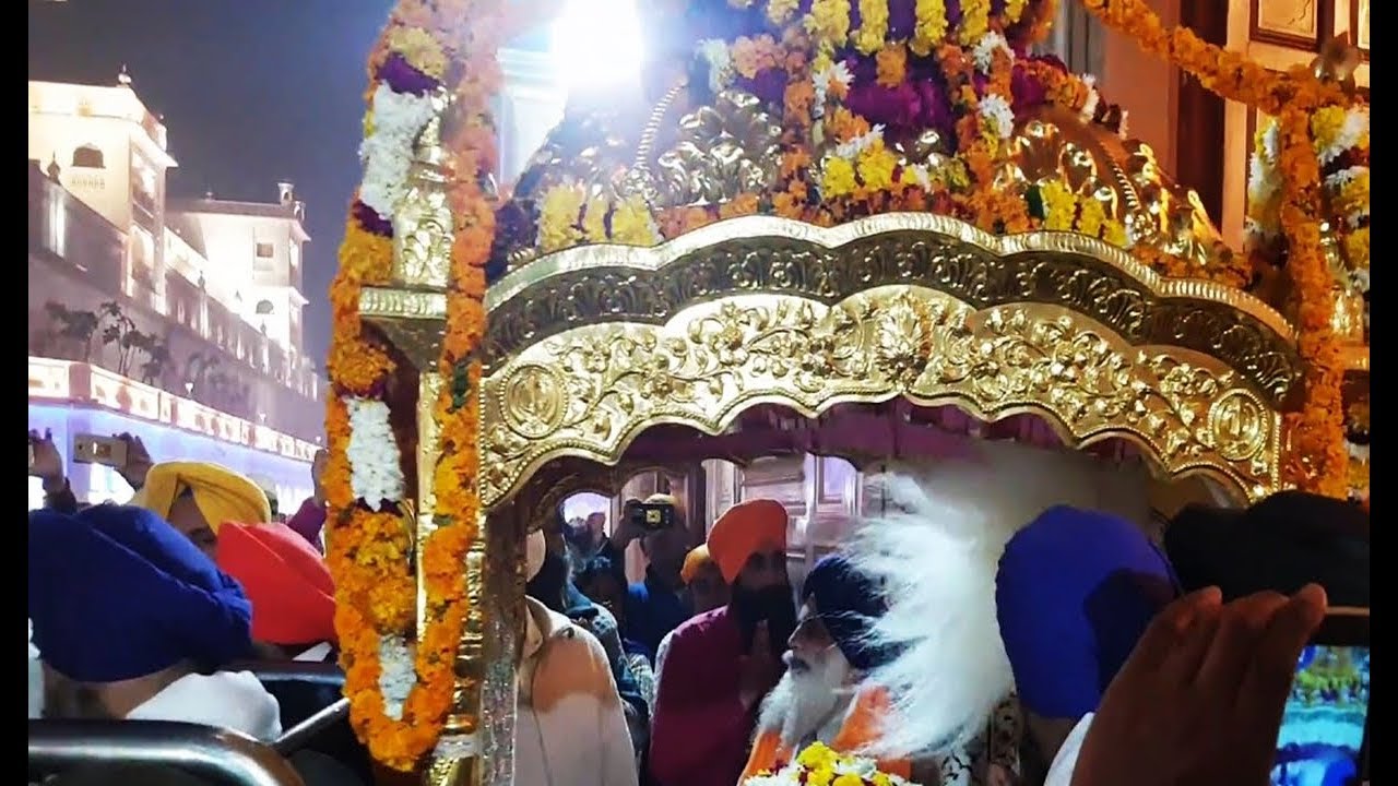Palki Darshan | Darbar Sahib | Gurbani Kirtan - YouTube