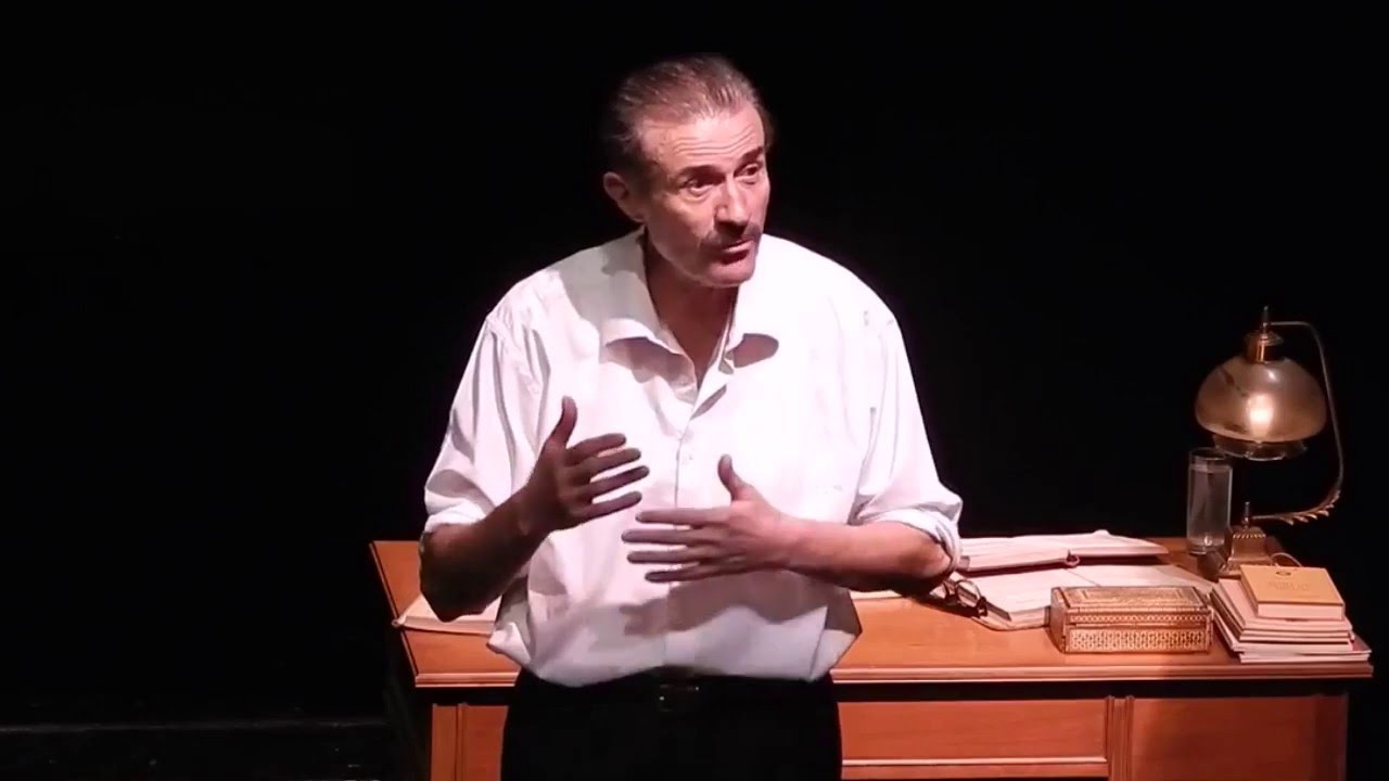 «Αναφορά στο Γκρέκο» με τον ΤΑΚΗ ΧΡΥΣΙΚΑΚΟ στο Θέατρο Ιλίσια - YouTube