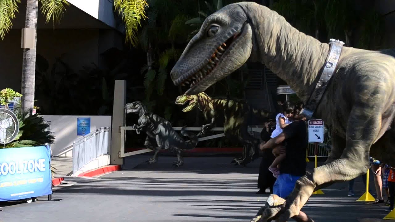 Jurassic World Raptor Encounter Universal Studios Hollywood - YouTube