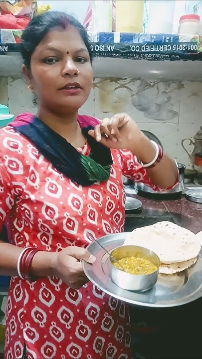 aaj ghar mein banaa daal roti - YouTube