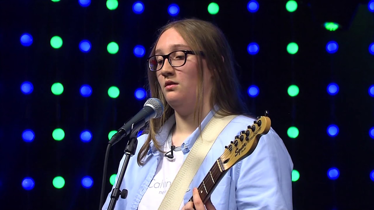 Virginia Little Performs “Hey, Honey!” - YouTube