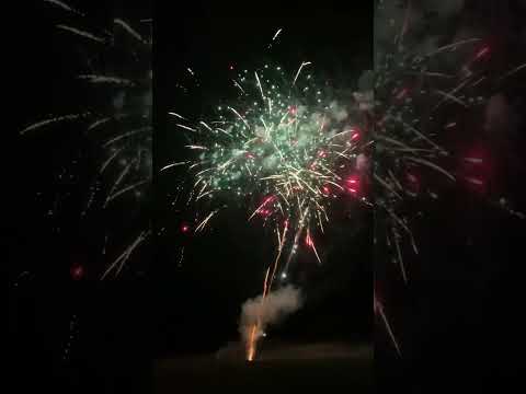 Rogue 200 shot firework NYFB - YouTube