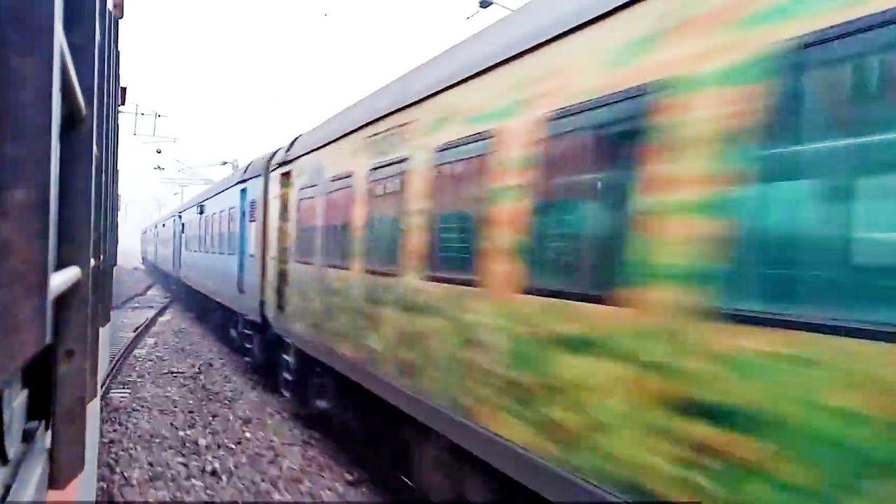 #19032 Yoga Express Crossing With #12055 Dehradun Janshatabdi Express ...