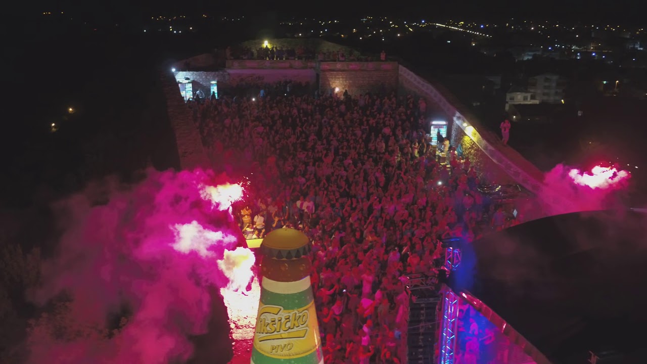 Dr. Nele Karajlić (live Bedem fest 2019) - YouTube Music