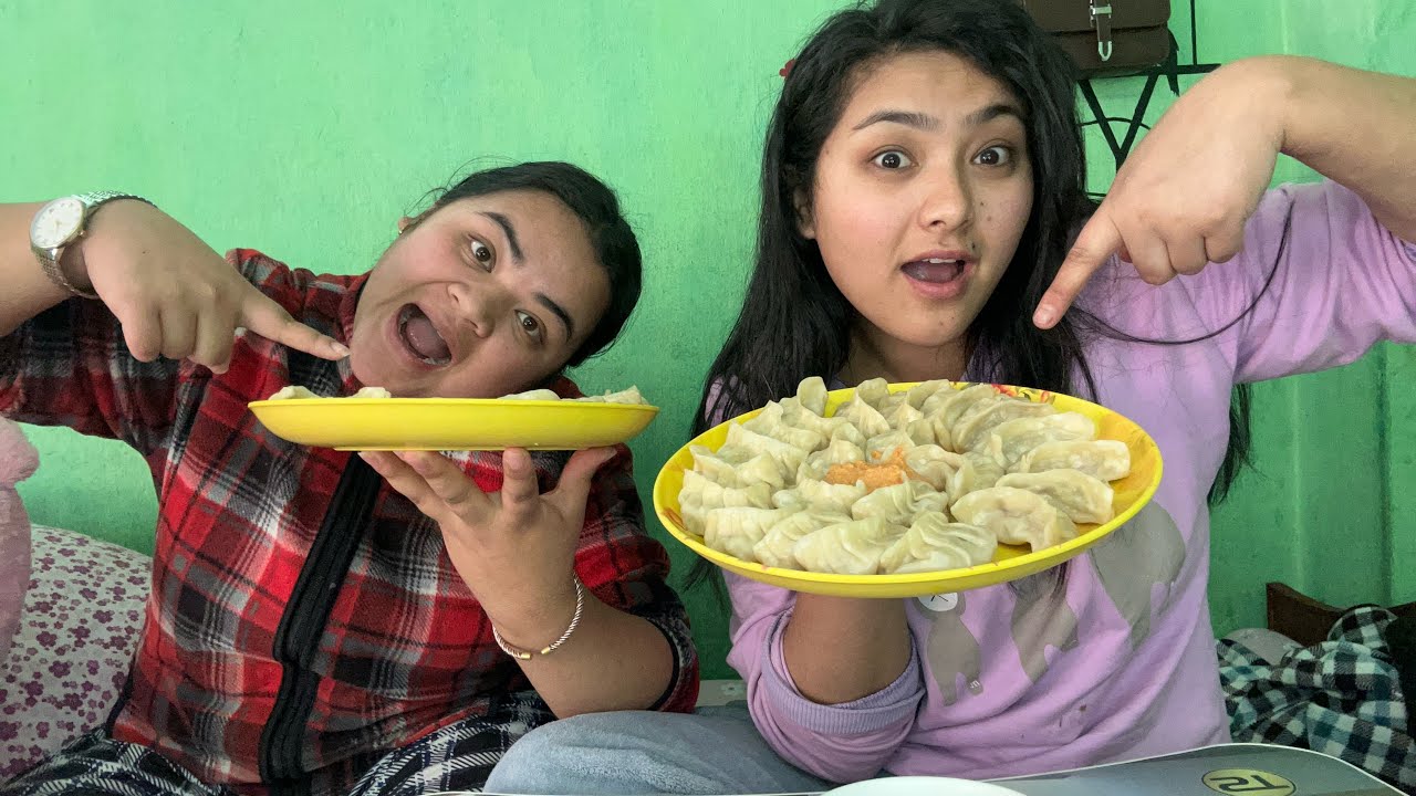 22 MOMO 🥟🥟EATING CHALLENGE WITH SPICY ACHAR🔥#iskuskomomo #ilame_sister ...