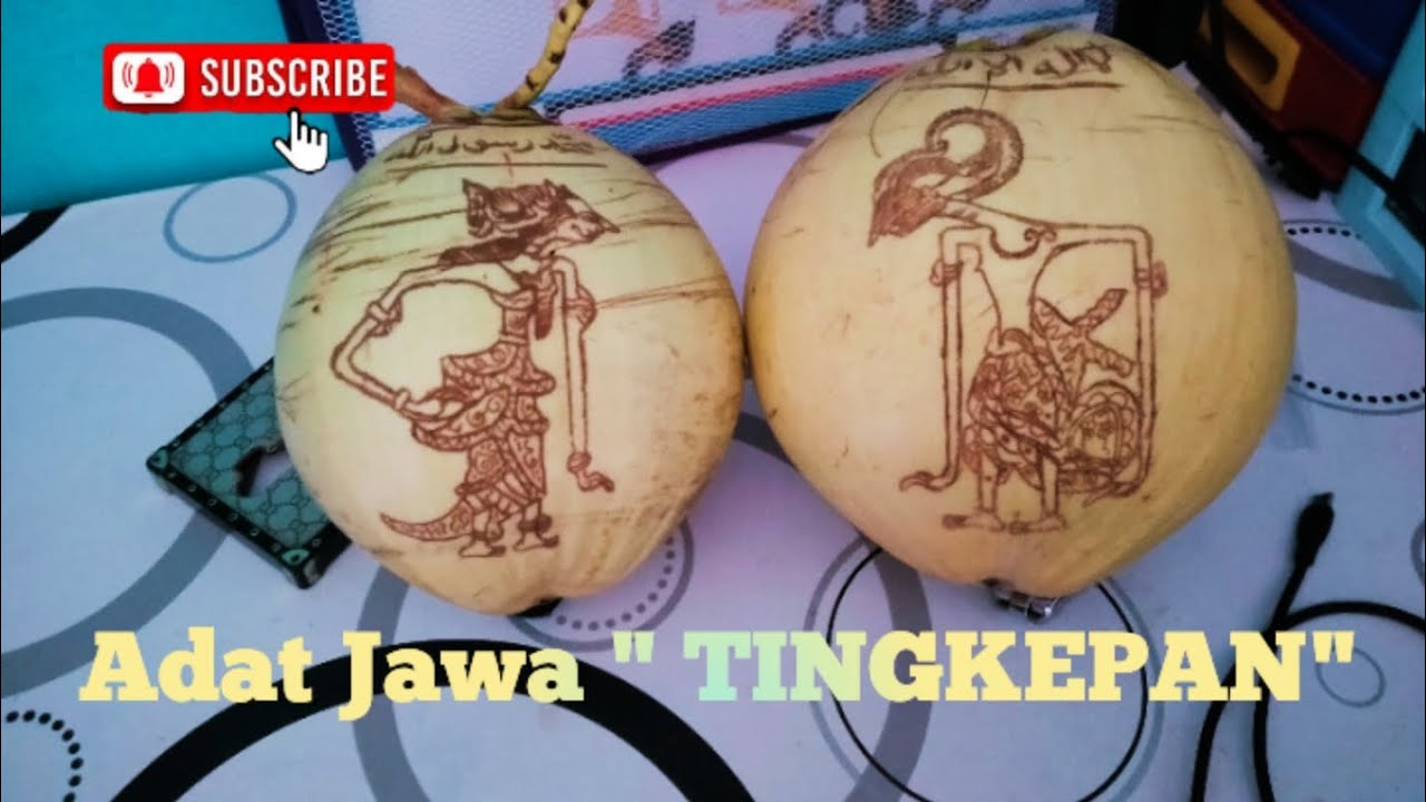 Menggambar wayang di cengkir kelapa gading acara 7 bulanan / tingkepan ...