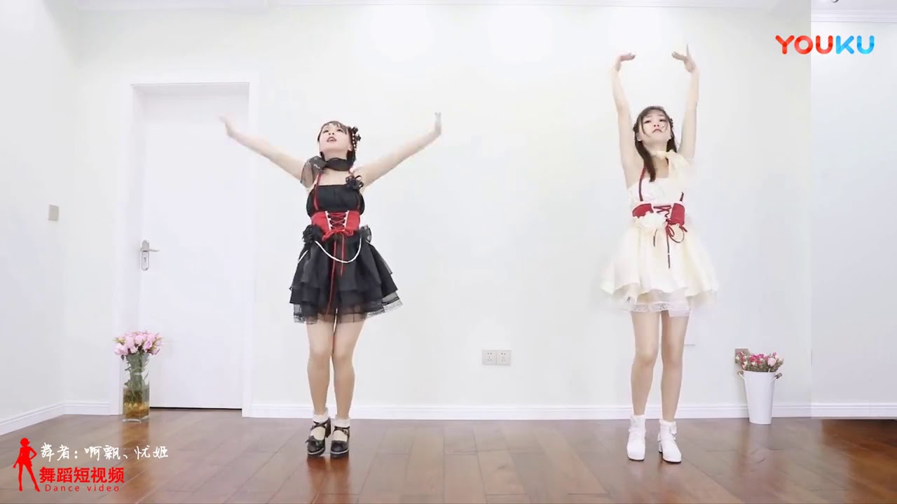 🔴 Short Girl Dance Videos ️the Dance Of The Two Long Legged Girls Is ...